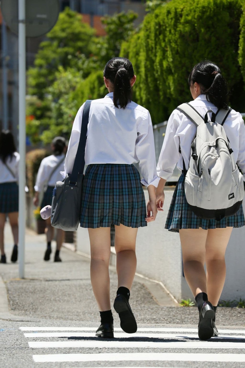 【画像】街で登下校中の女子高生を後ろからパシャリ | JKちゃんねる|女子高生画像サイト